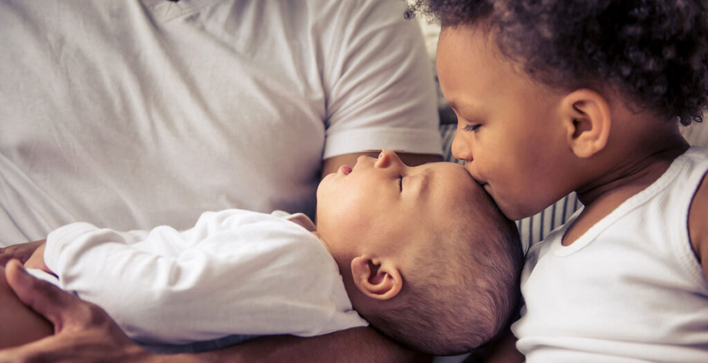 9 coisas que só irmãos entenderão | Blog Leiturinha